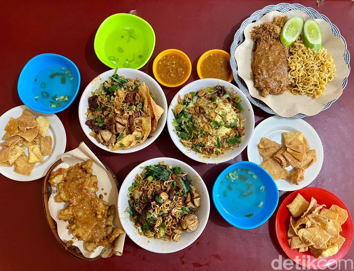 Mencicipi Mie Ayam Topping Daging Sapi yang Lagi Viral di Cipete