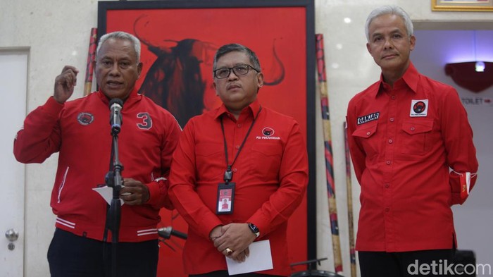 Bos PPI Tangkap Perpecahan soal Sanksi PDIP ke Ganjar dan 'Dewan Kolonel' Bos PPI Tangkap Perpecahan soal Sanksi PDIP ke Ganjar dan 'Dewan Kolonel'