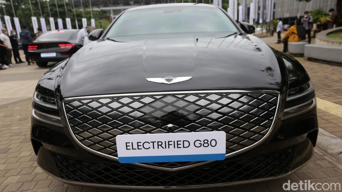 Hyundai Serahkan Kendaraan Listrik Genesis G80 dan Ioniq untuk G20