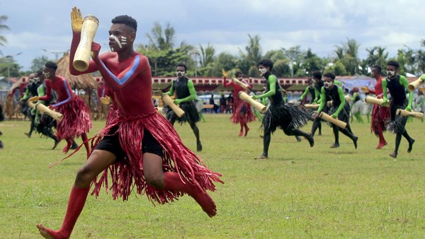 Tumpah Ruah Budaya Adat Khas Nusantara di Sentani Jayapura