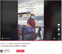 Wow! Pramugari Pamer Kebolehan, Akrobat Salto Sensual di Pesawat