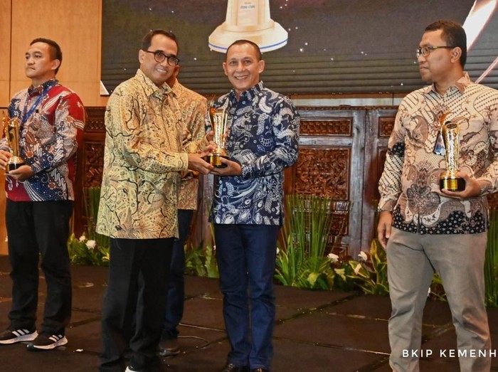 Kemenhub Beri Penghargaan ke Operator Transportasi dengan Layanan Terbaik Kemenhub Beri Penghargaan ke Operator Transportasi dengan Layanan Terbaik