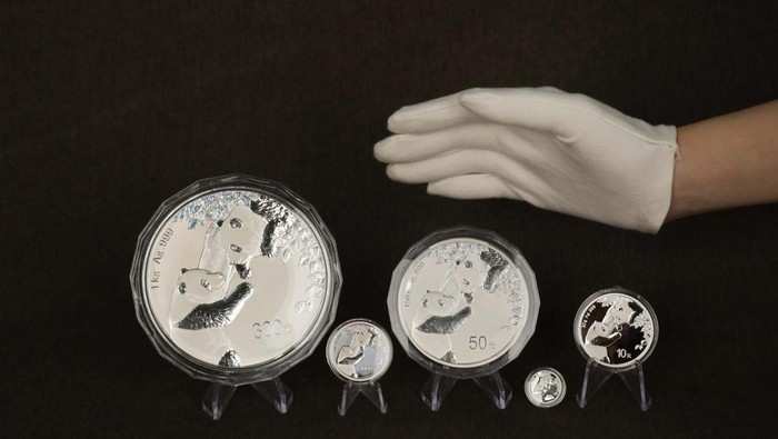 Penampakan Koin Panda Emas China yang Dirilis 2023