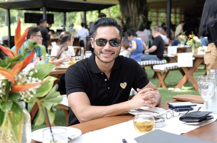 10 Momen Ngopi Rino Soedarjo yang Dikabarkan Pacar Gisella Anastasia