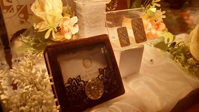 Wujud Emas Batangan Motif Batik yang Ciamik