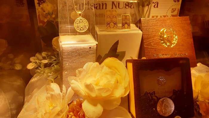 Wujud Emas Batangan Motif Batik yang Ciamik