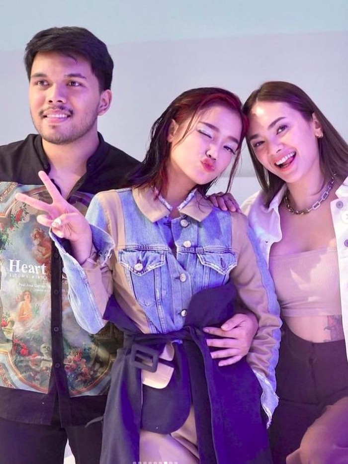 Fuji Deg-degan Pertama Kali Jadi Model di JFW, Ini 7 Potretnya