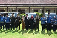 Hari Sumpah Pemuda, Bupati Kebumen Beri Bansos dan Hadiah 12 Mobil