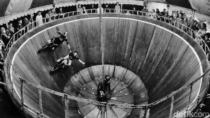 Potret Perempuan Penakluk Tong Setan