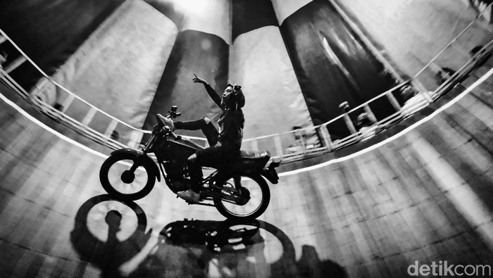 Potret Perempuan Penakluk Tong Setan