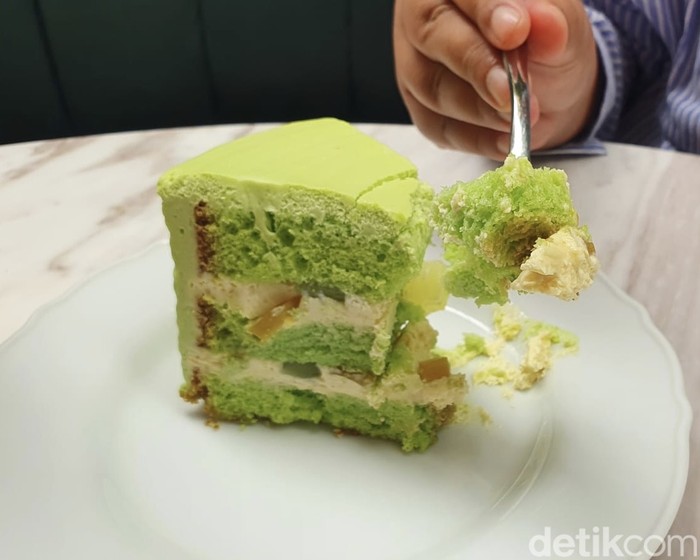 Nongkrong Cantik di Amy and Cake Sambil Menikmati Kue Es Campur yang Unik