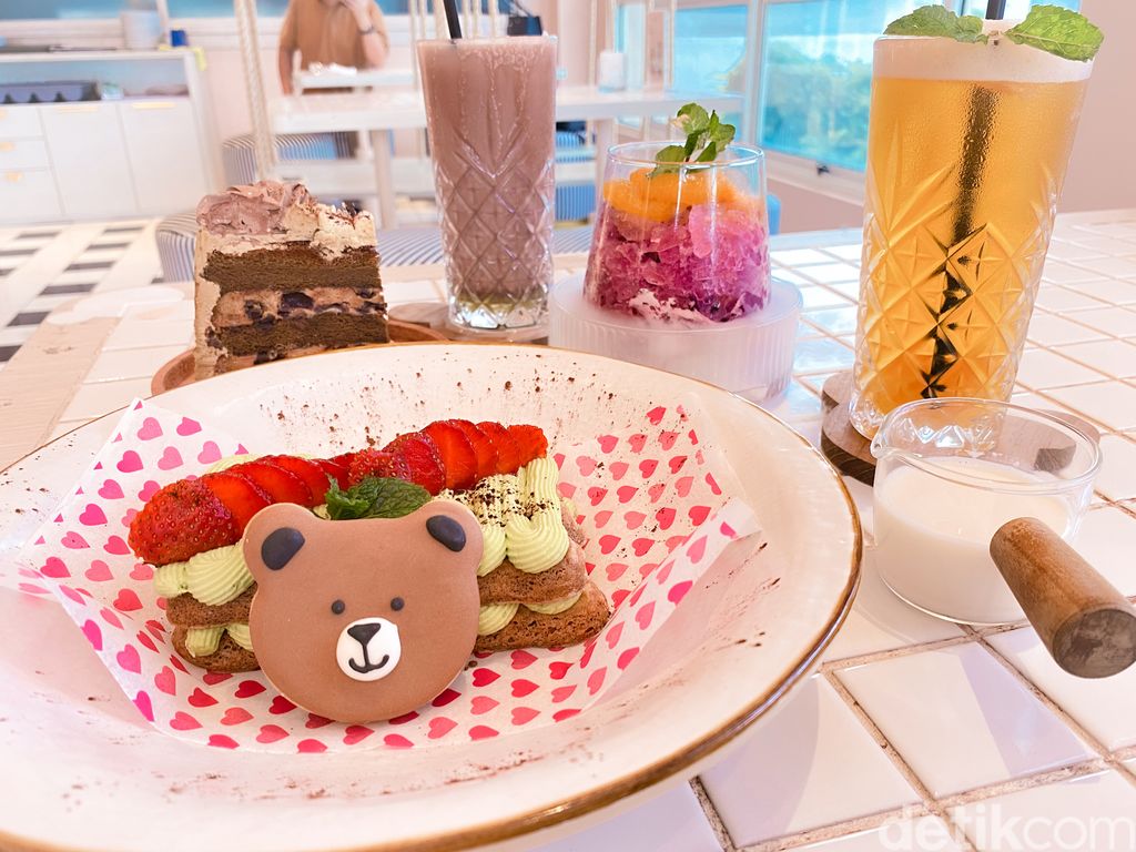 Serasa Di Korea Kafe Dengan Hiasan Teddy Bear Lucu Ada Di Pik