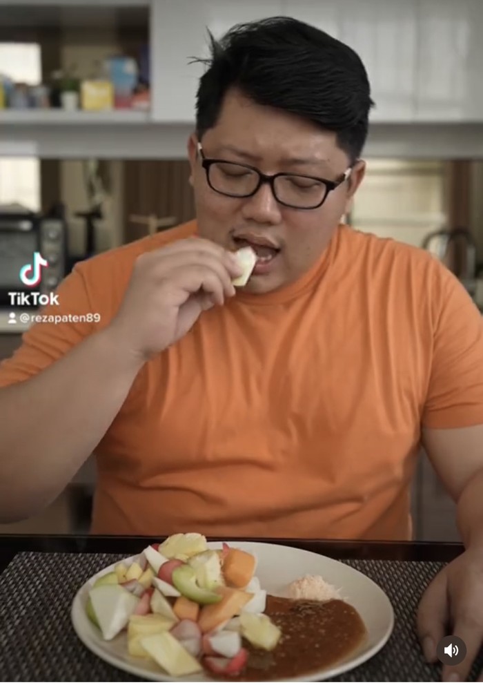 Gaya Reza Paten, Crazy Rich Surabaya Saat Minum Jus Bareng Taqy Malik