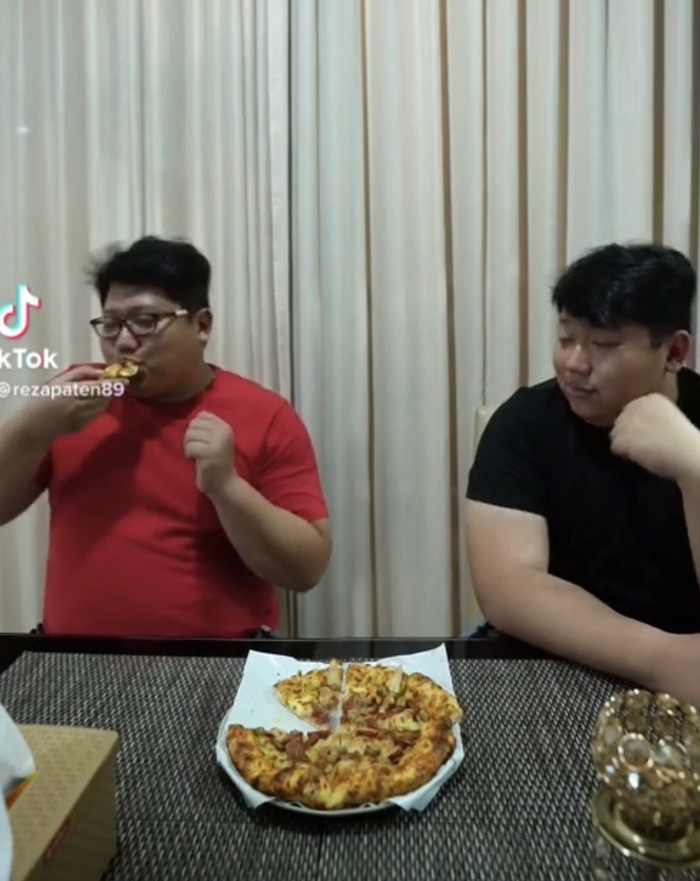 Gaya Reza Paten, Crazy Rich Surabaya Saat Minum Jus Bareng Taqy Malik
