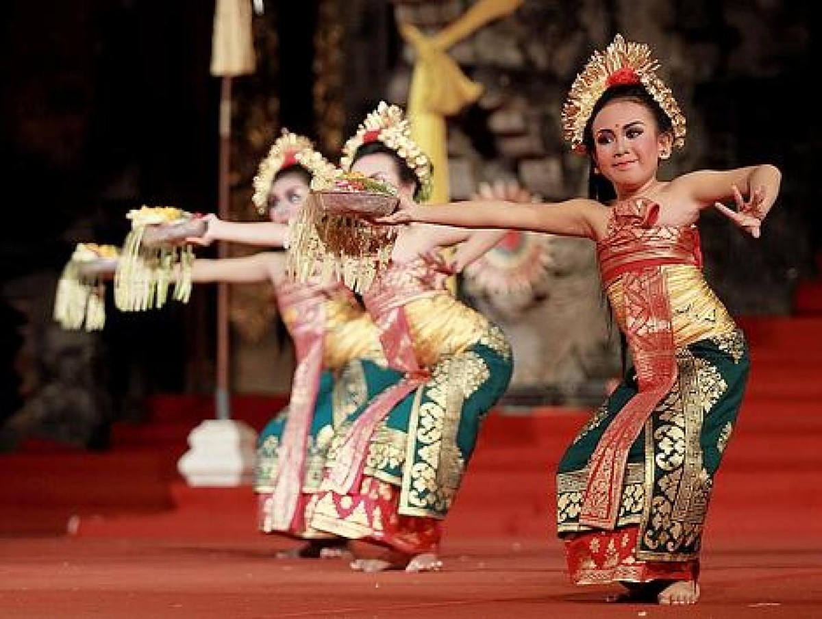 Tari Panyembrama: Sejarah, Properti dan Gerakannya
