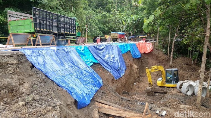 Penampakan Longsor Jalan Jogja-Wonosari Bukit Bintang