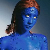 7 Foto Seksi Anya Geraldine Jadi Mystique saat Halloween, Pamer Lekuk Tubuh