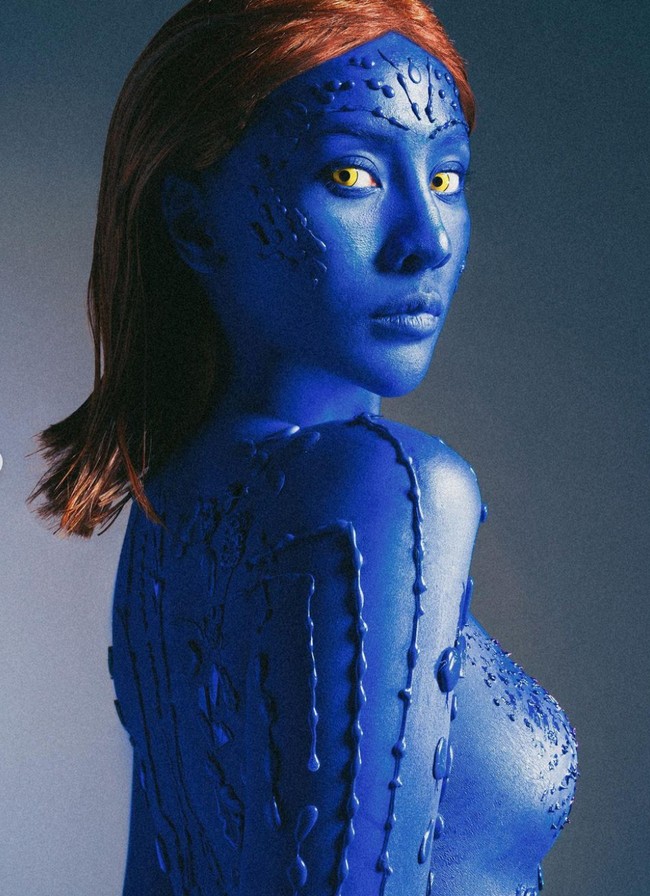 7 Foto Seksi Anya Geraldine Jadi Mystique saat Halloween, Pamer Lekuk Tubuh