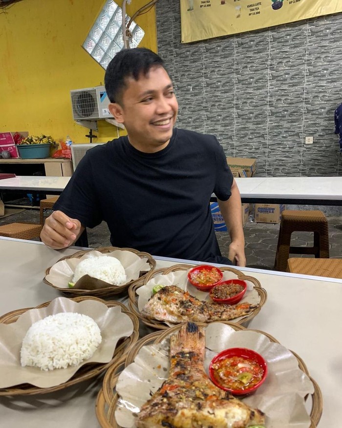Ronny Talapessy, Pengacara Barada E Saat Makan Papeda hingga Dimsum