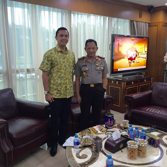 Ronny Talapessy, Pengacara Barada E Saat Makan Papeda hingga Dimsum