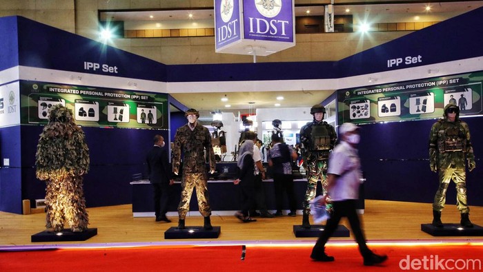 Alutsista Berbagai Negara Mejeng di Indo Defence 2022