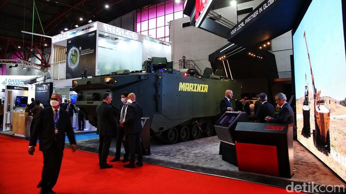 Alutsista Berbagai Negara Mejeng di Indo Defence 2022