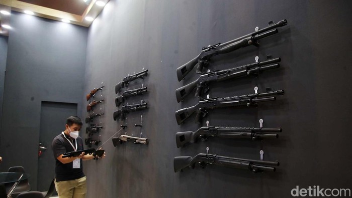 Deretan Senapan hingga Baju Perang di Indo Defence 2022