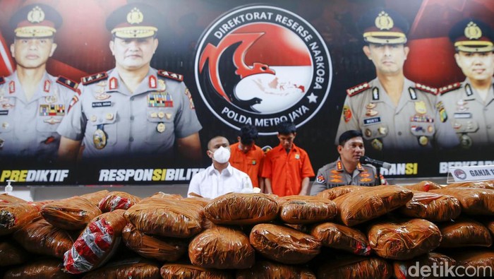 Polda Metro Gulung Pengedar Ganja Jaringan Sumatera Jawa