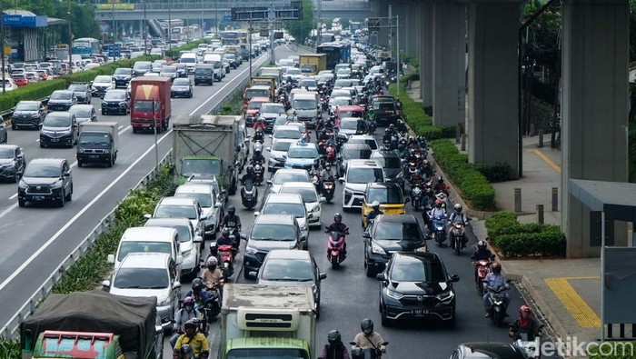 Ampun Deh! Jl MT Haryono Arah Gatsu Macet Pagi Tadi