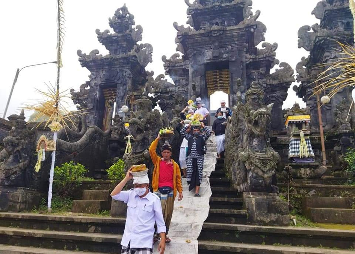 Pujawali di Pura Pasar Agung, Pendakian Gunung Agung Ditutup 11 Hari