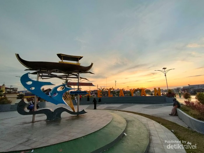 Senja Menawan dari Teluk Kelayan: Dulu Kumuh, Kini Rupawan