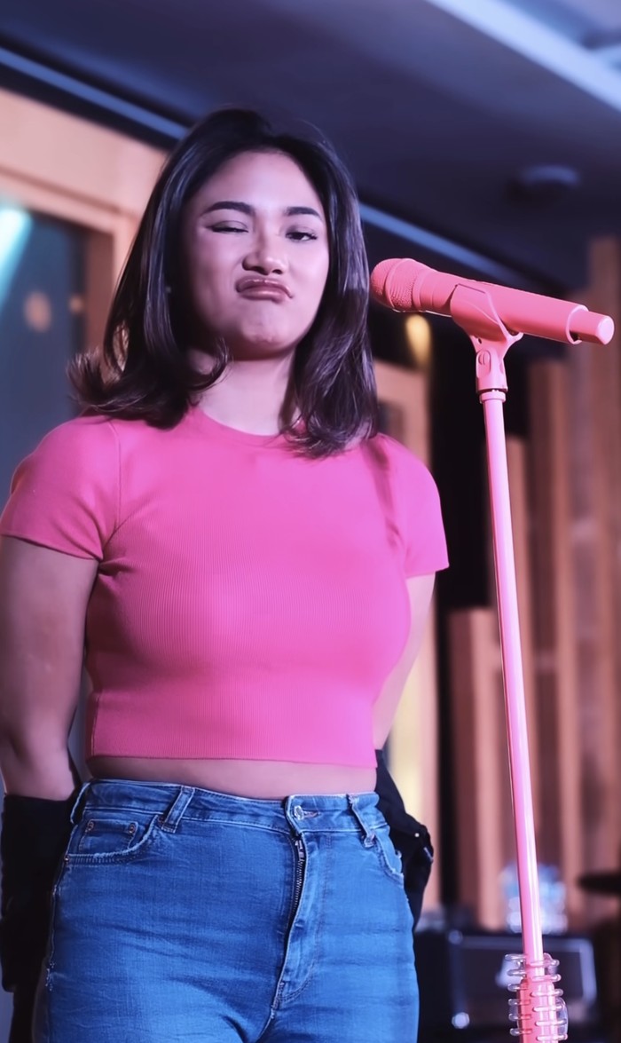 Ragam Ekspresi Wajah Marion Jola: Centil, Seksi hingga Bete