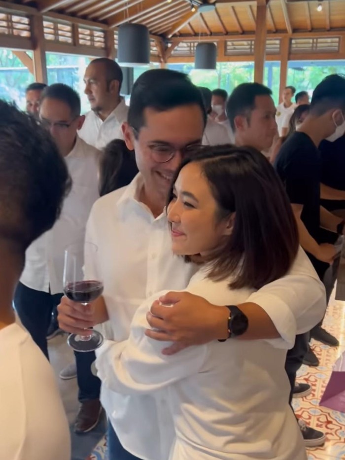 Love Birds! 6 Momen Kemesraan Gisel di Hari Ultah Rino Soedarjo