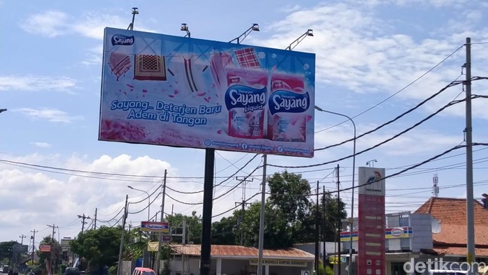 Jreng Gambar Cd Bra Di Baliho Detergen Pekalongan Berganti Sarung Sajadah