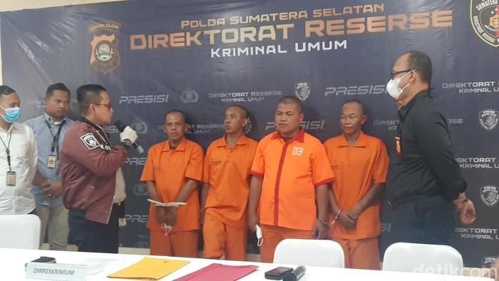 Sadis! Begini Cara 4 Tersangka Bunuh Pria di Kubangan Lumpur OKI Sadis! Begini Cara 4 Tersangka Bunuh Pria di Kubangan Lumpur OKI