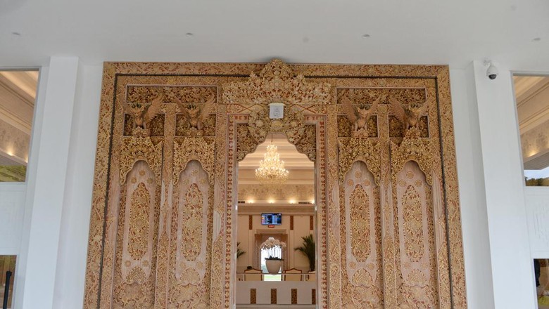 Lukisan Ramayana-Ukiran Bali Hiasi Terminal VVIP Bandara Ngurah Rai