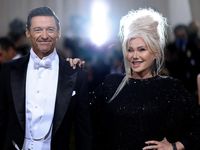 Pesan Manis Hugh Jackman saat Istri Ultah ke-67