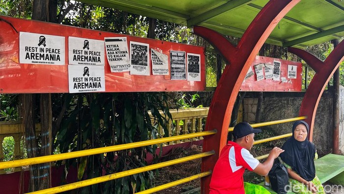 Poster Kritik Kasus Kebaya Merah dan Tragedi Kanjuruhan 'Hiasi' Depok