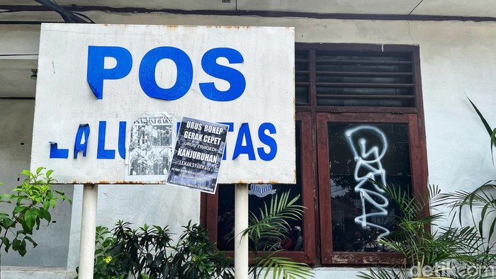 Poster Kritik Kasus Kebaya Merah dan Tragedi Kanjuruhan 'Hiasi' Depok