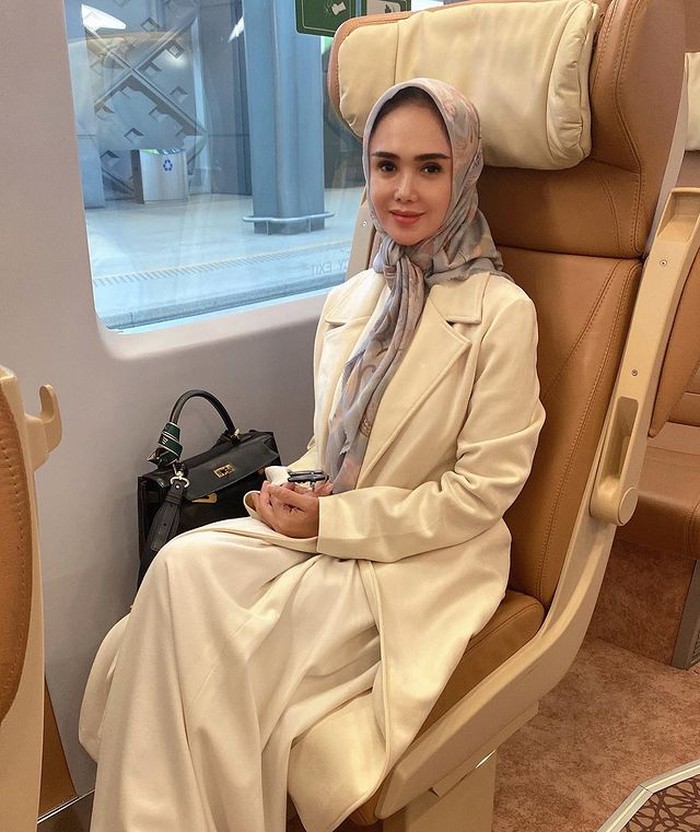 10 Momen Yuni Shara Umrah: Tetap Tenang Walau Pergi Sendiri