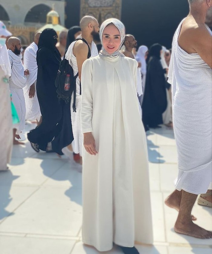 10 Momen Yuni Shara Umrah: Tetap Tenang Walau Pergi Sendiri