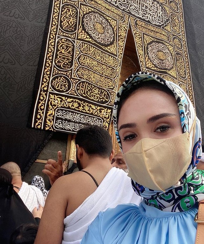 10 Momen Yuni Shara Umrah: Tetap Tenang Walau Pergi Sendiri