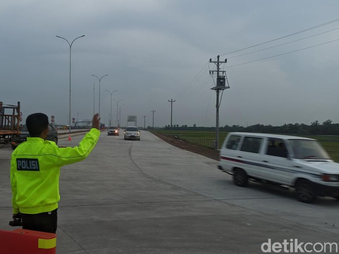 Tol Semarang-Demak Mulai Dibuka untuk Alternatif Kemacetan Pantura Tol Semarang-Demak Mulai Dibuka untuk Alternatif Kemacetan Pantura