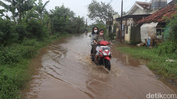 Jalur Alternatif Sapan-Cimincrang via Sempadan Sungai Cikeruh Banjir