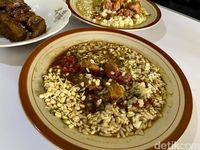 Makan Rawon Legendaris hingga Jajanan Enak di Pasar Populer Malang