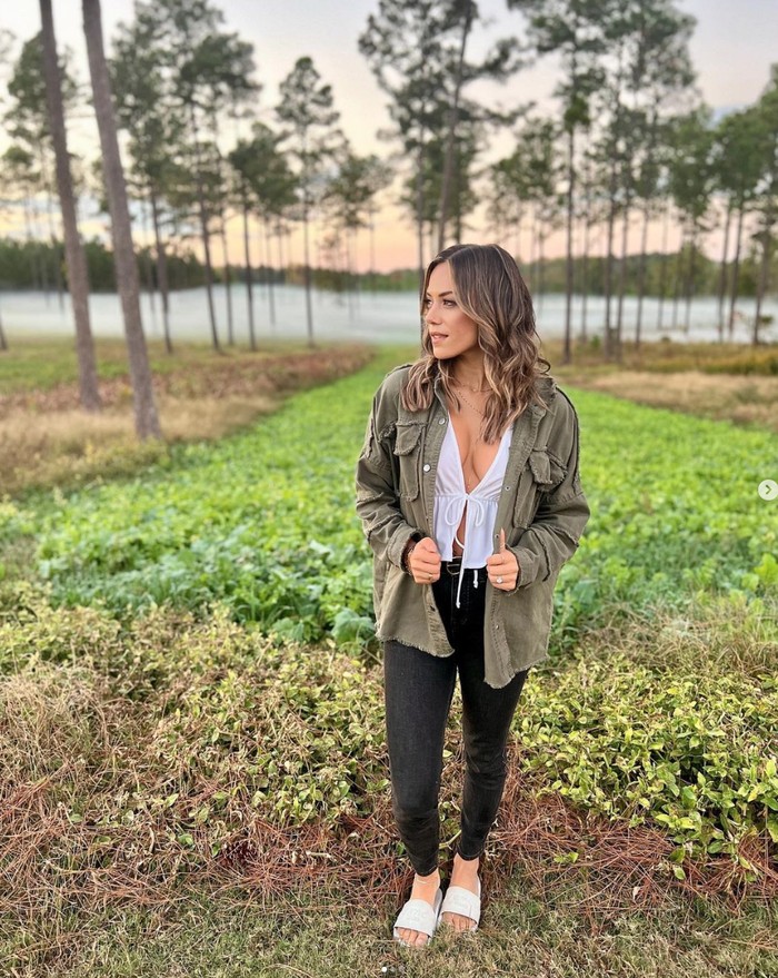 Sosok Jana Kramer, Penyanyi yang Di-Ghosting Chris Evans Usai Insiden ...