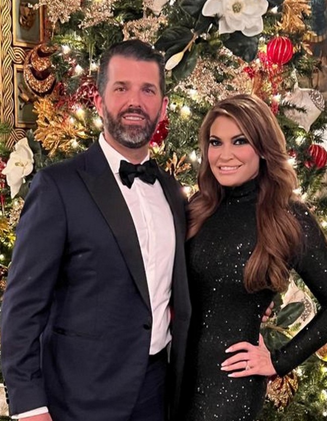 10 Foto Kimberly yang Wajahnya Di-crop Ivanka Trump di Foto Pernikahan ...