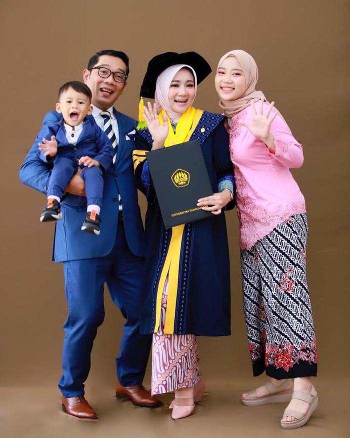 10 Potret Wisuda Atalia Praratya, "Biar Enggak Ada Klaim Ijazah Palsu"