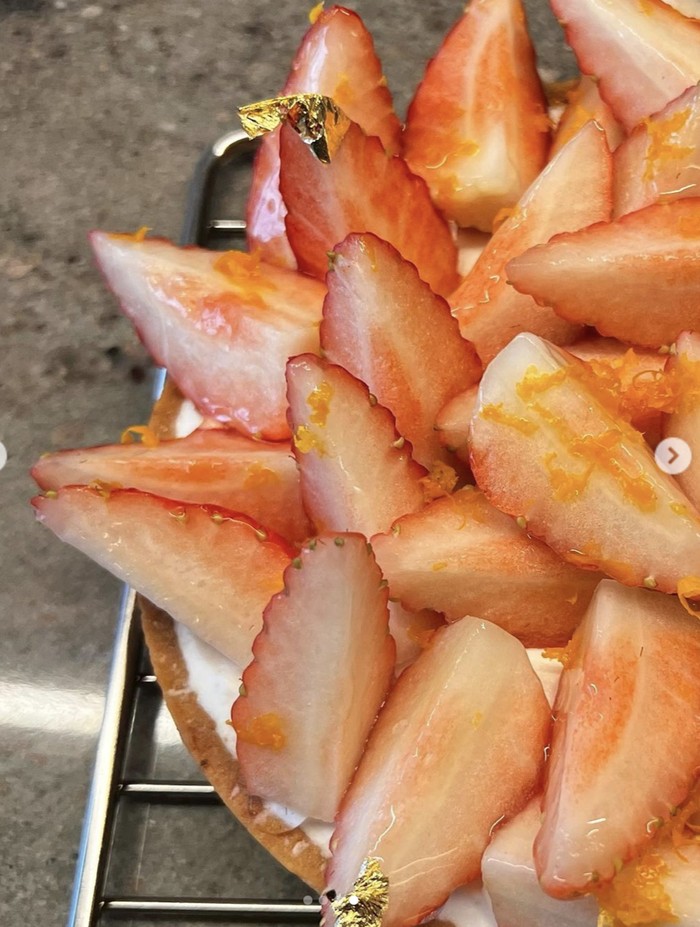 Rose BLACKPINK Hobi Bikin Kue, Ini 10 Keseruannya Saat Baking