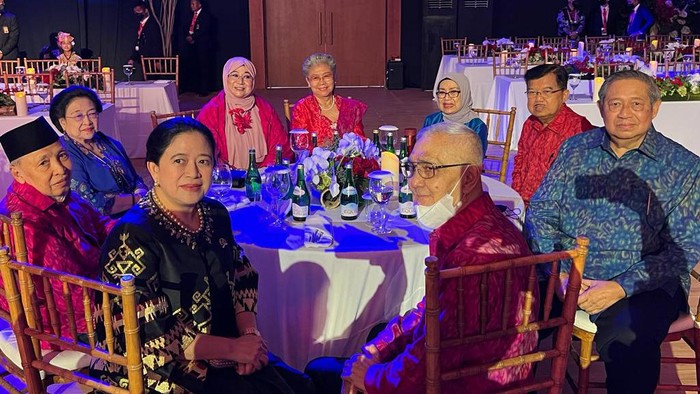 SBY dan Megawati Semeja di Acara Makan Malam G20 Bali! SBY dan Megawati Semeja di Acara Makan Malam G20 Bali!